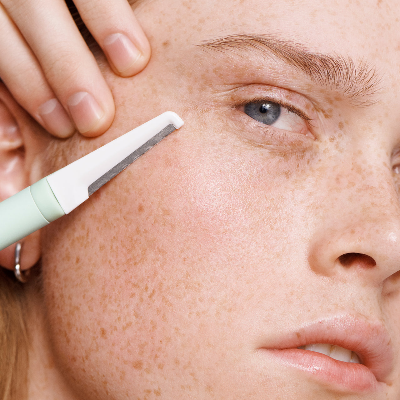 At-Home Dermaplaning Tool | Instant Gratification